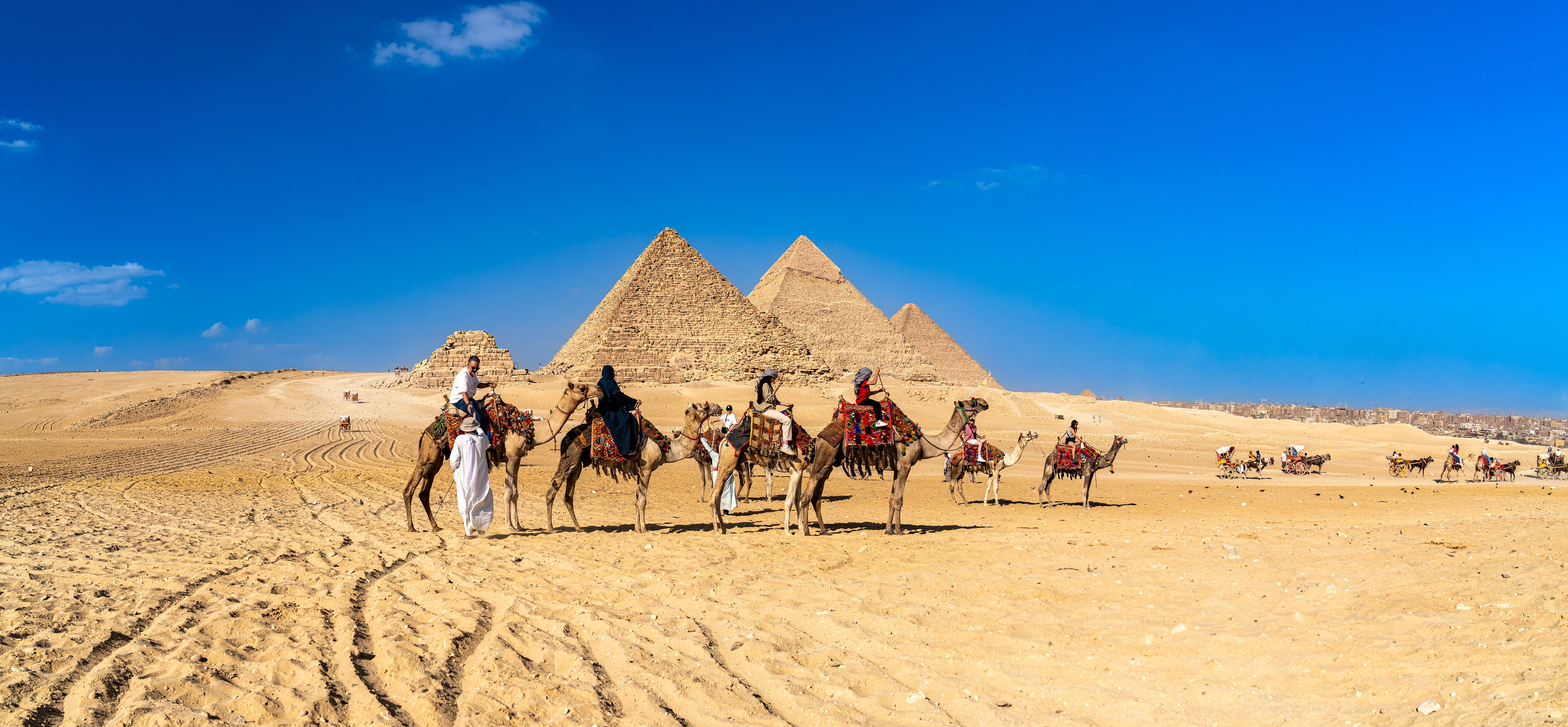 Giza Pyramid Photographty under the Egyptian sun – Emile de Witt ...